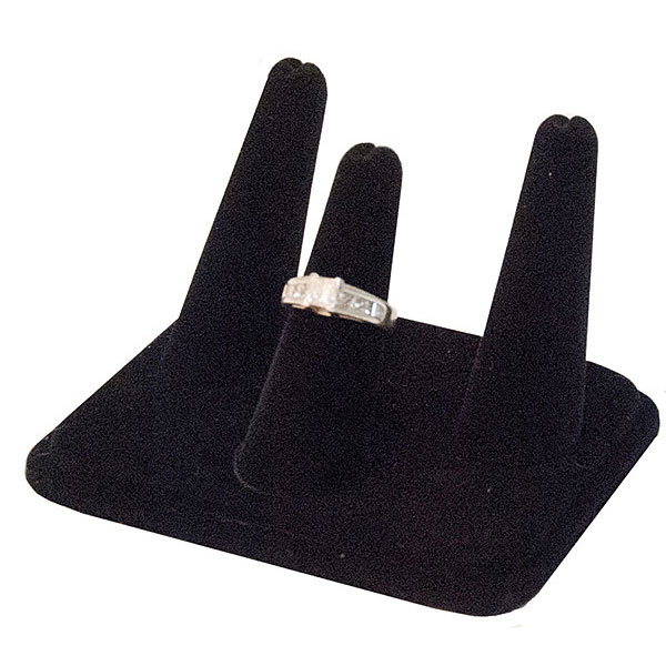 Three ring display - Black velvet